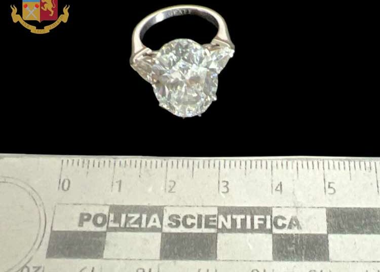 Ritrovati gioielli rubati con la tecnica del furto "Rip deal" (Le FOTO ...